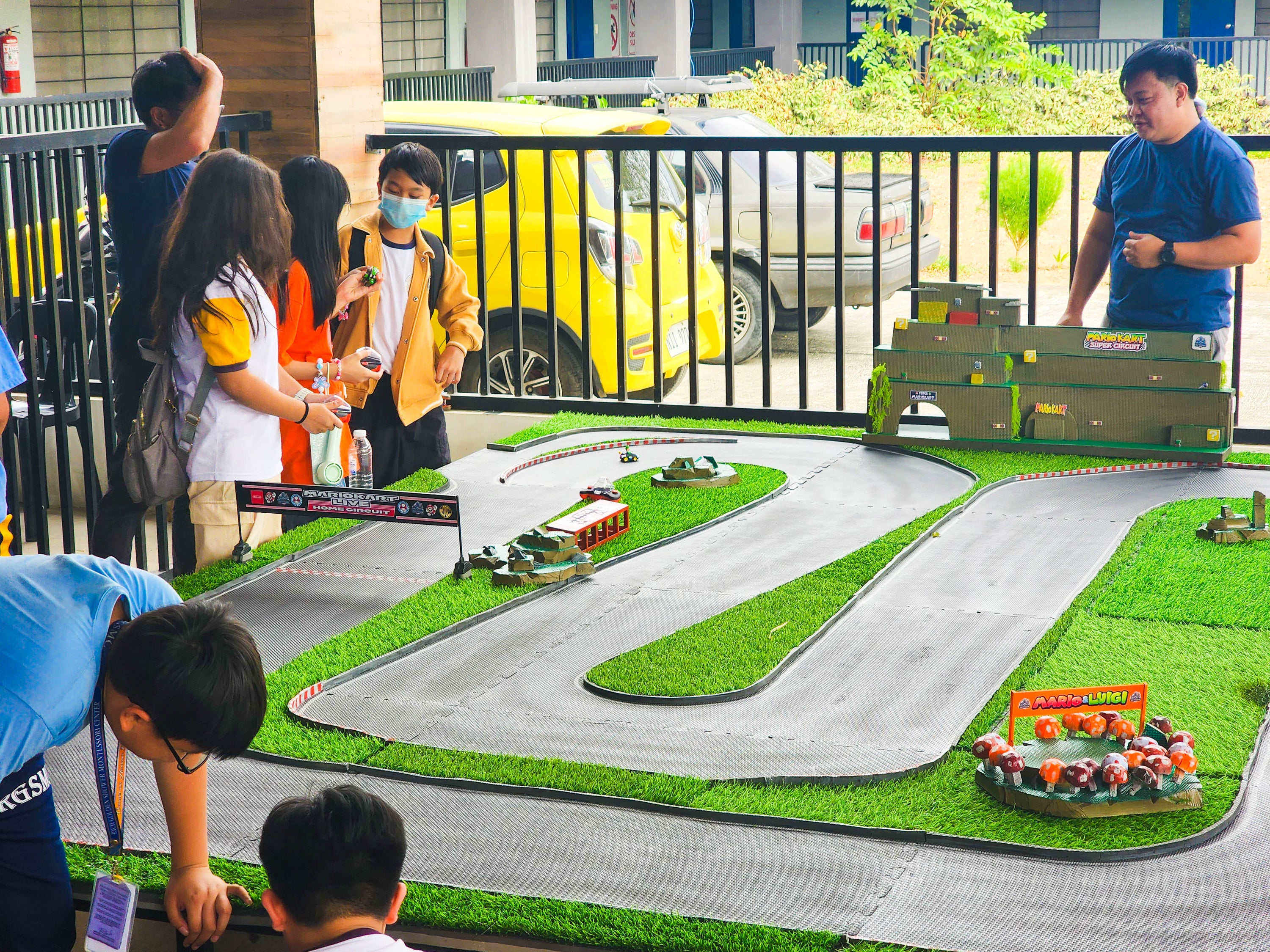 Mario Kart Race Track Rental – Toy Tycoon